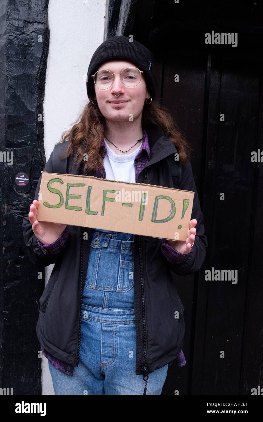 Outdated gender stereotypes hi-res stock photography and images - Alamy