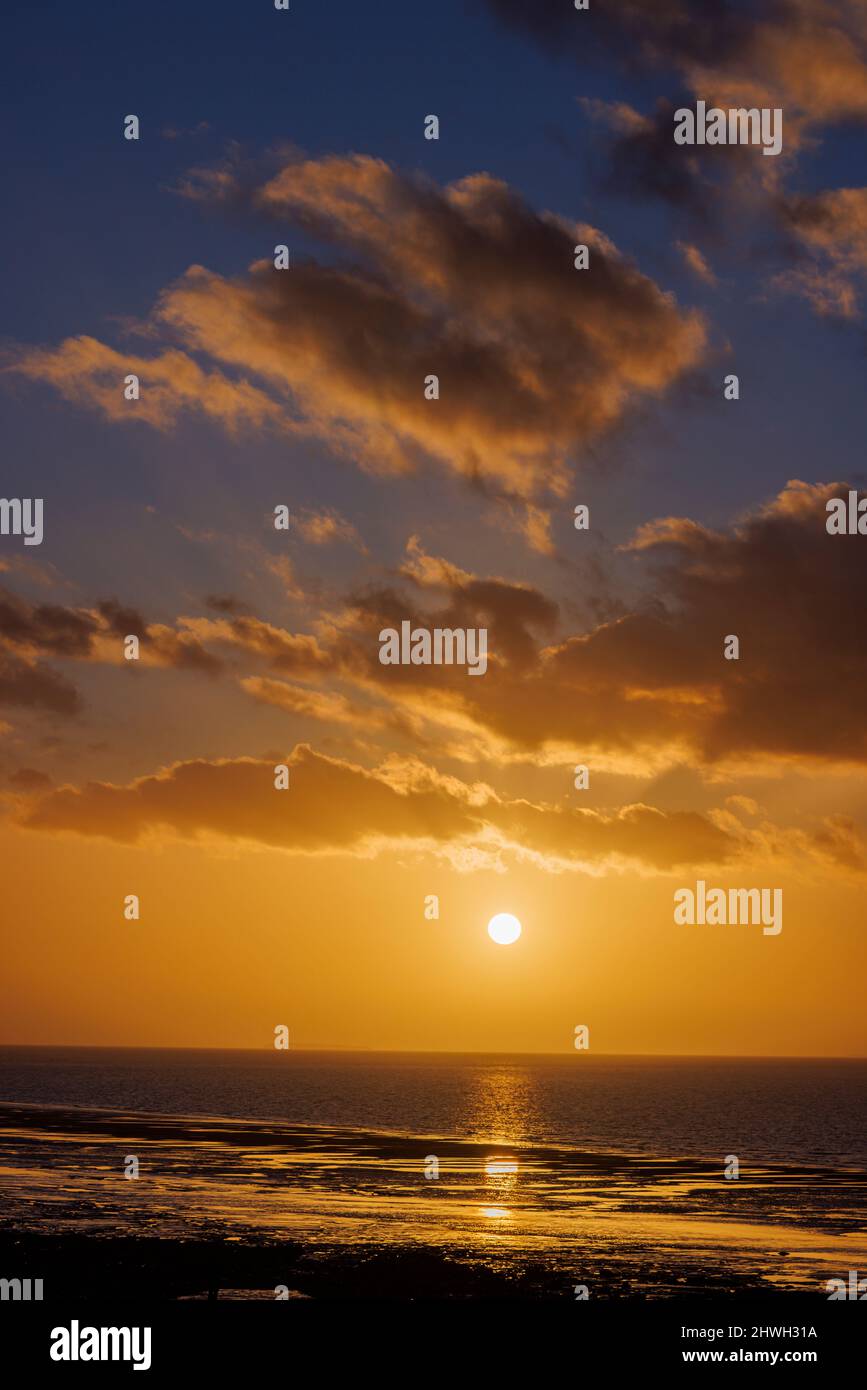 Sunset over the Bristol channel Stock Photo - Alamy