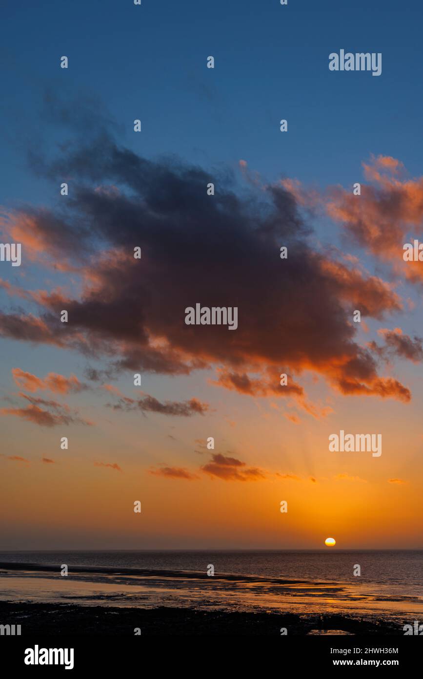 Sunset over the Bristol channel Stock Photo - Alamy