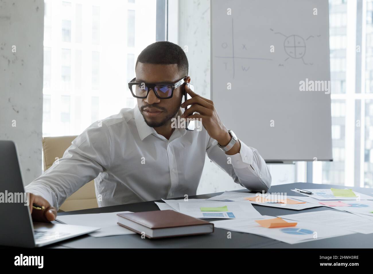 App multitasking hi-res stock photography and images - Alamy