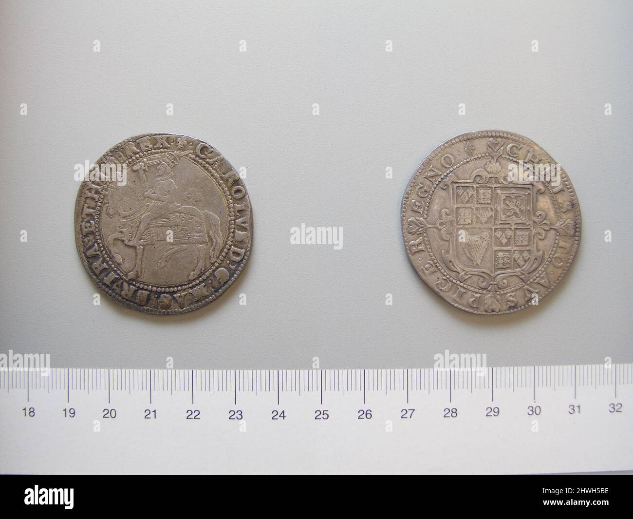 British crown 17th century hi-res stock photography and images - Alamy
