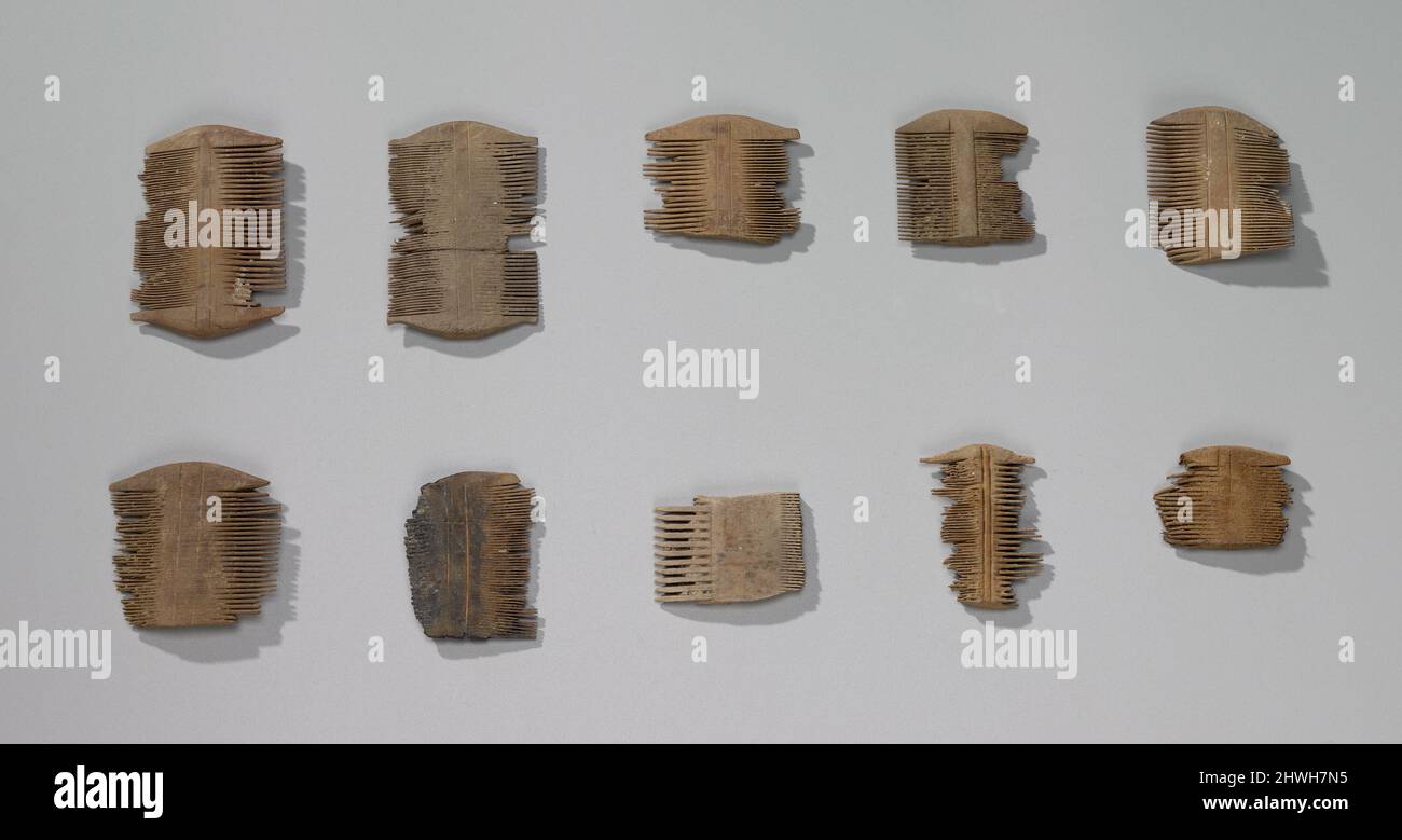 Vintage hair combs hi-res stock photography and images - Alamy