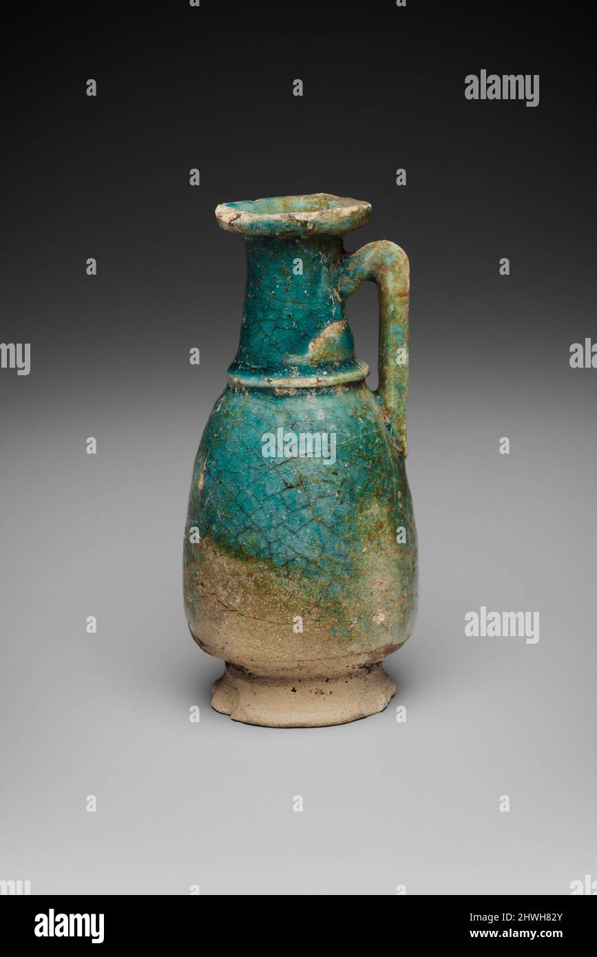 Green glazed jug hi-res stock photography and images - Alamy