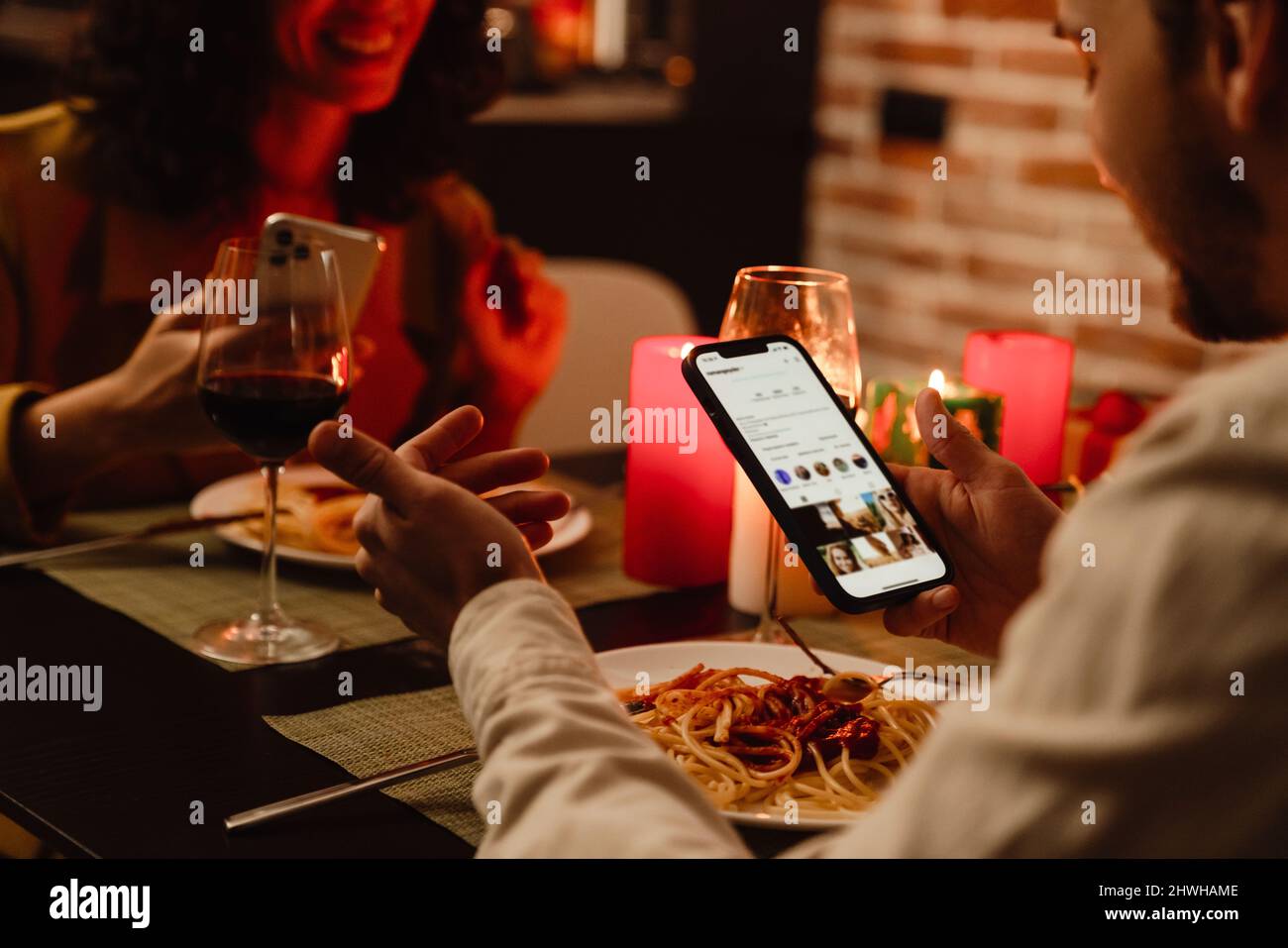 Cellphones dinner hi-res stock photography and images - Alamy