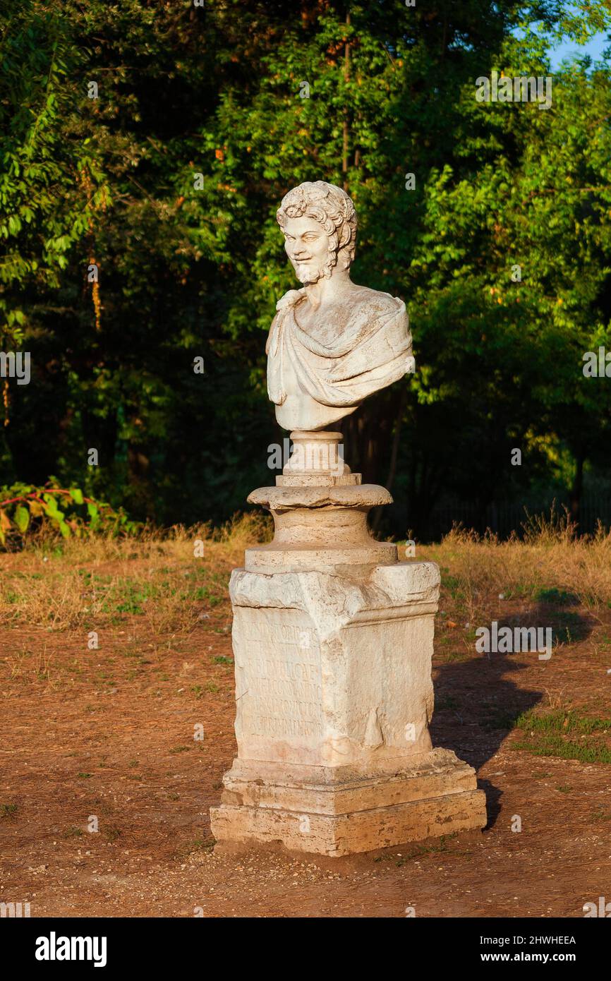 Faun statue hi-res stock photography and images - Alamy