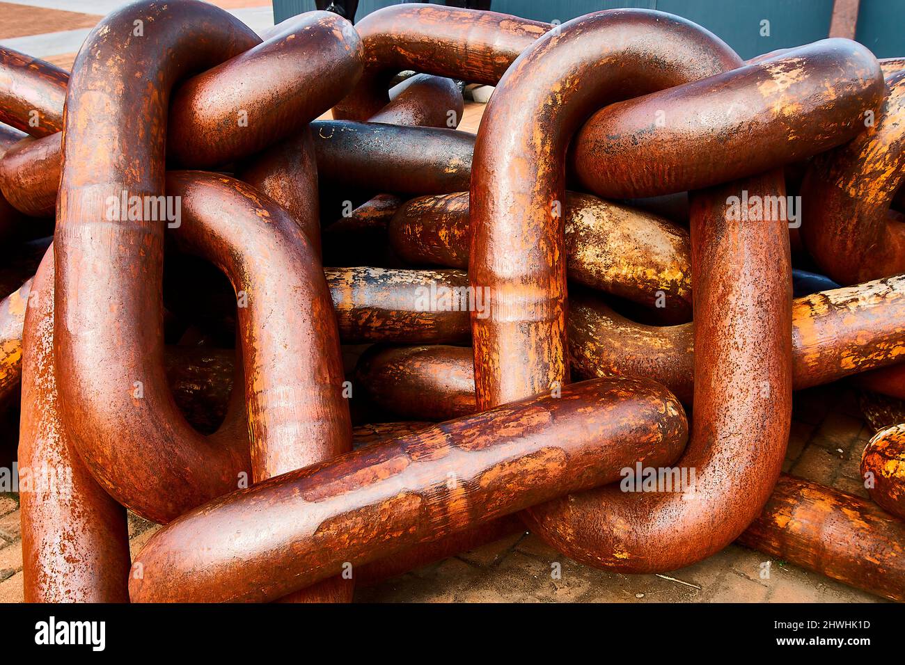 Ships chain hi-res stock photography and images - Alamy