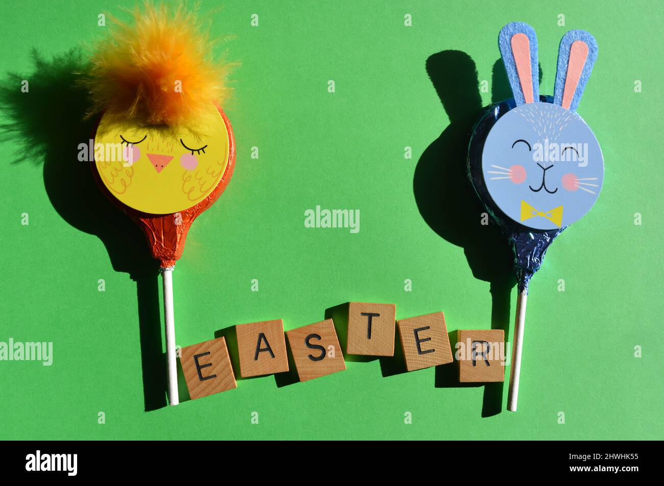 Easter bunny and chick hi-res stock photography and images - Alamy