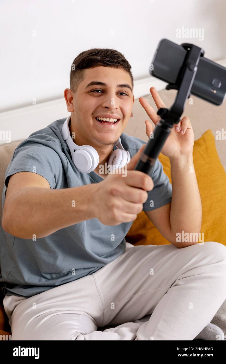 Man mobile video recording hi-res stock photography and images - Alamy