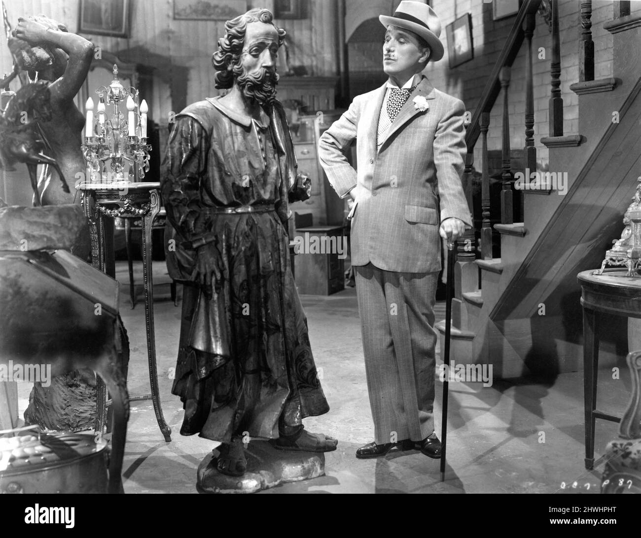 CHARLIE / CHARLES CHAPLIN in MONSIEUR VERDOUX 1947 director / producer ...