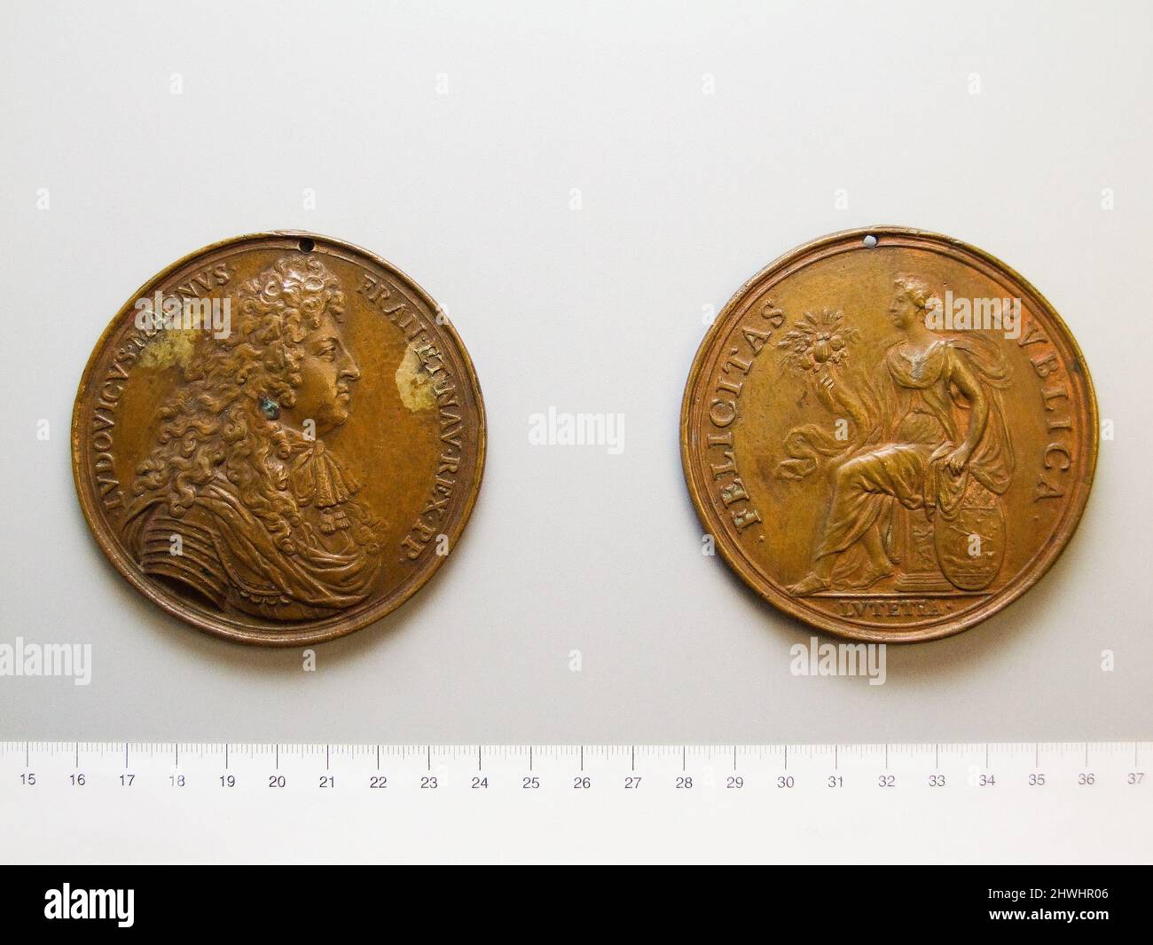 Louis xiv sun king symbol hi-res stock photography and images - Alamy