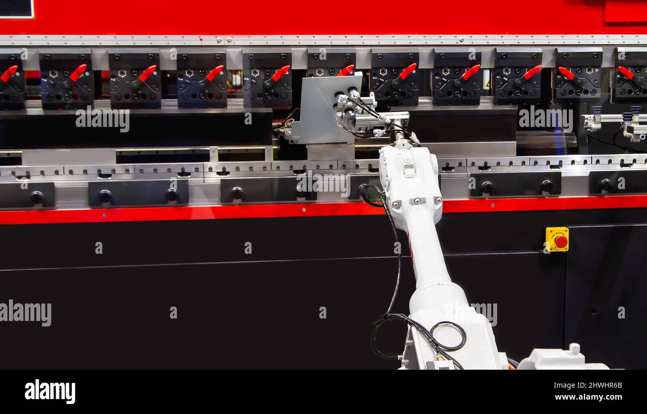 Robot arm loading metal sheet to CNC Synchronize Hydraulic press brake ...