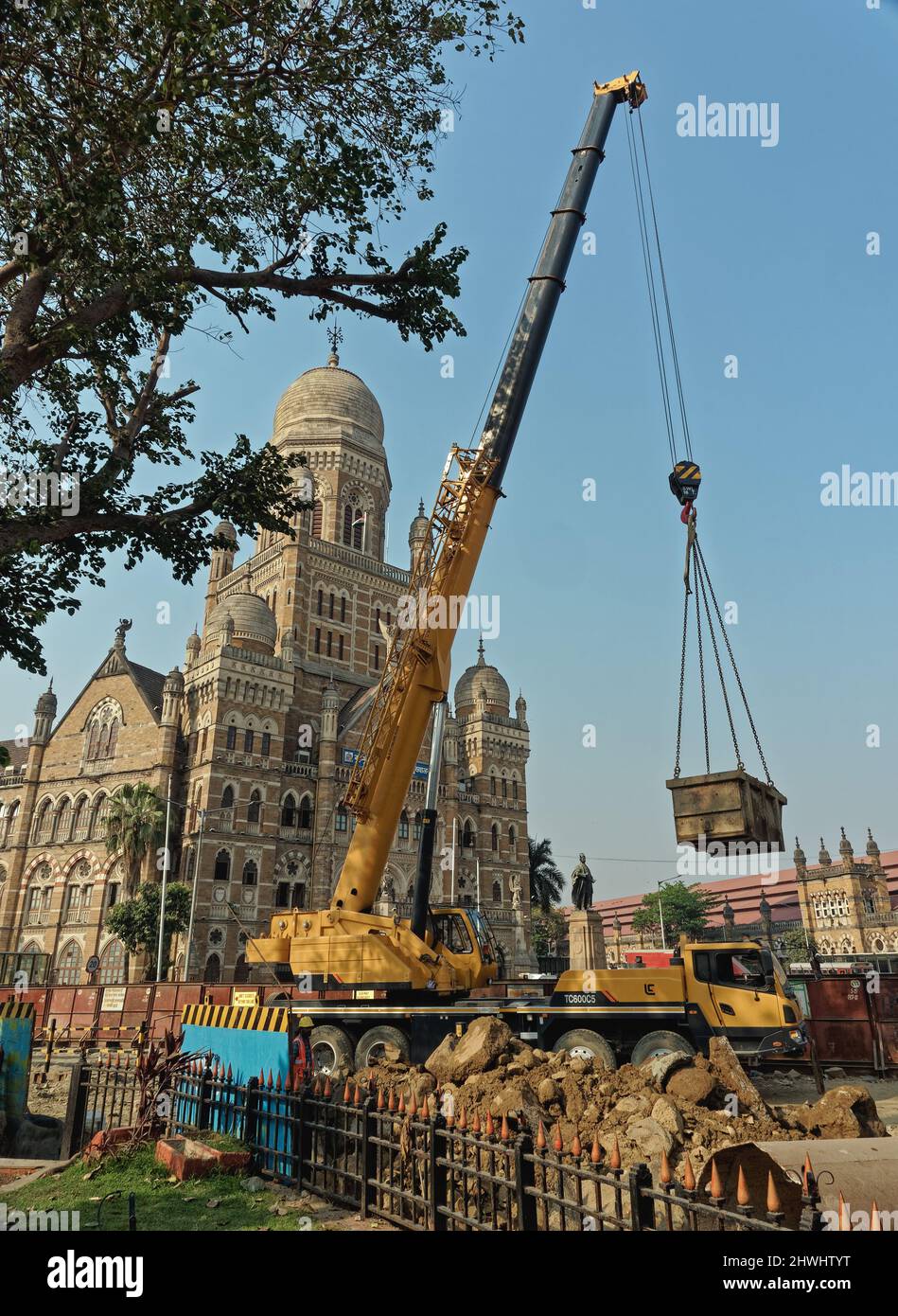 03 03 2022 Construction Cranes Working On Underground Mumbai: CSMT ...