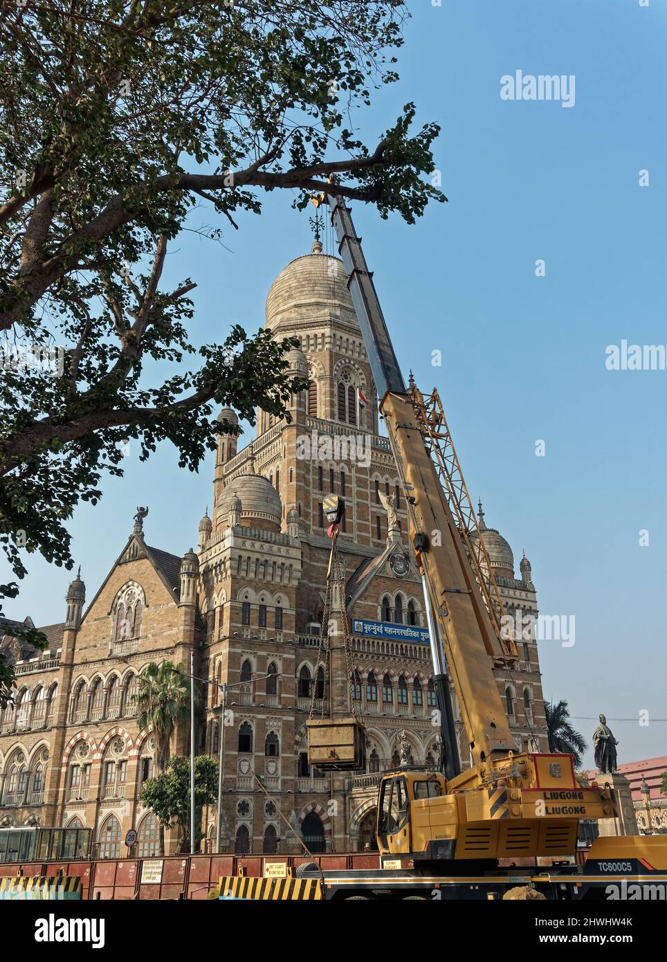 03 03 2022 Construction Cranes Working On Underground Mumbai: CSMT ...