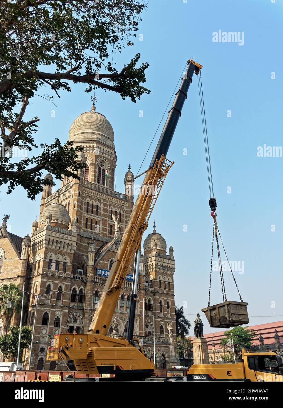 03 03 2022 Construction Cranes Working On Underground Mumbai: CSMT ...