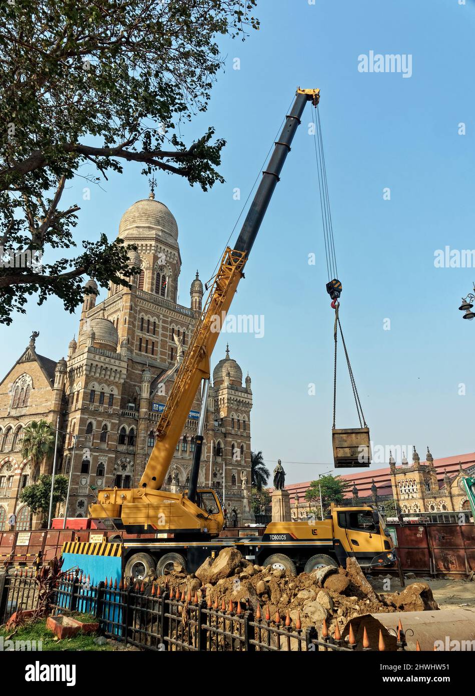 03 03 2022 Construction Cranes Working On Underground Mumbai: CSMT ...