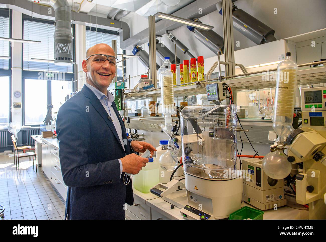 Homogeneous catalysis hi-res stock photography and images - Alamy