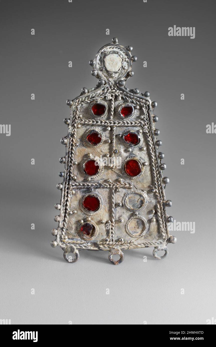 Silver fibula hi-res stock photography and images - Alamy