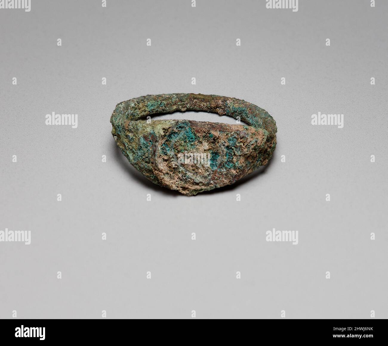 Bronze with ring hi-res stock photography and images - Alamy