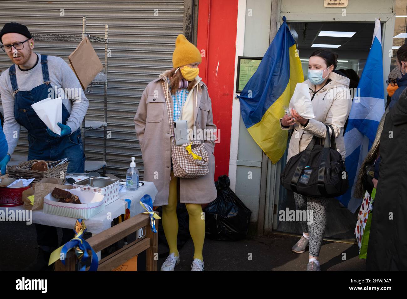 Glasgow, UK, 6th March 2022. Crowds gather to buy bakery goods, cakes ...
