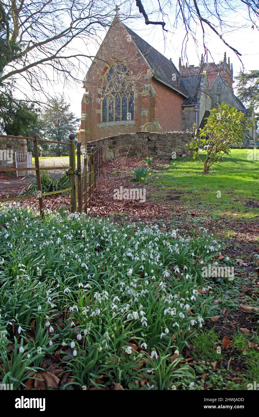 Village parish church saint peter hi-res stock photography and images ...