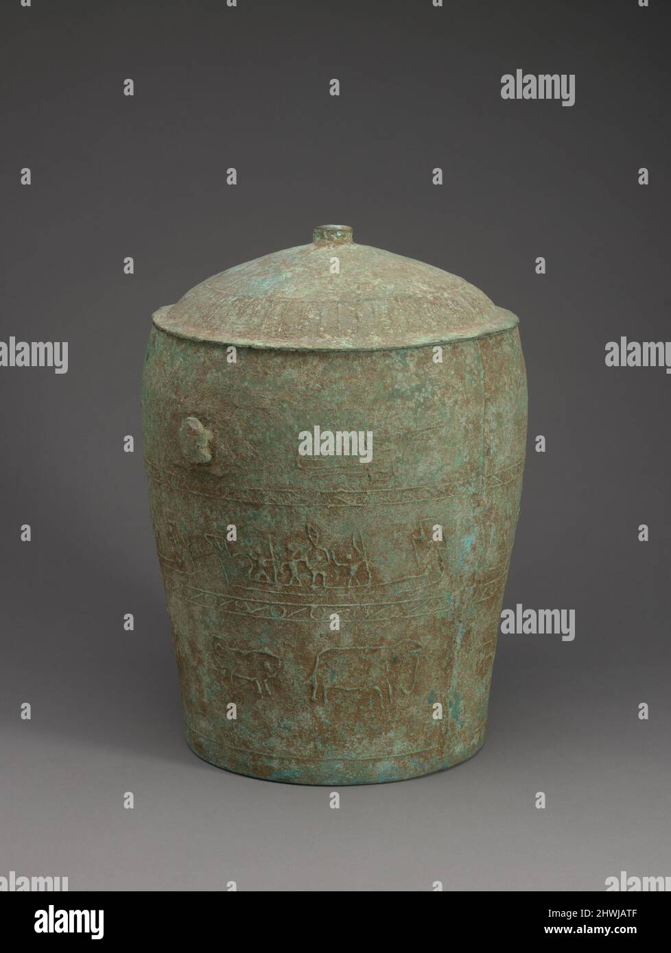 Urn with lid hi-res stock photography and images - Alamy
