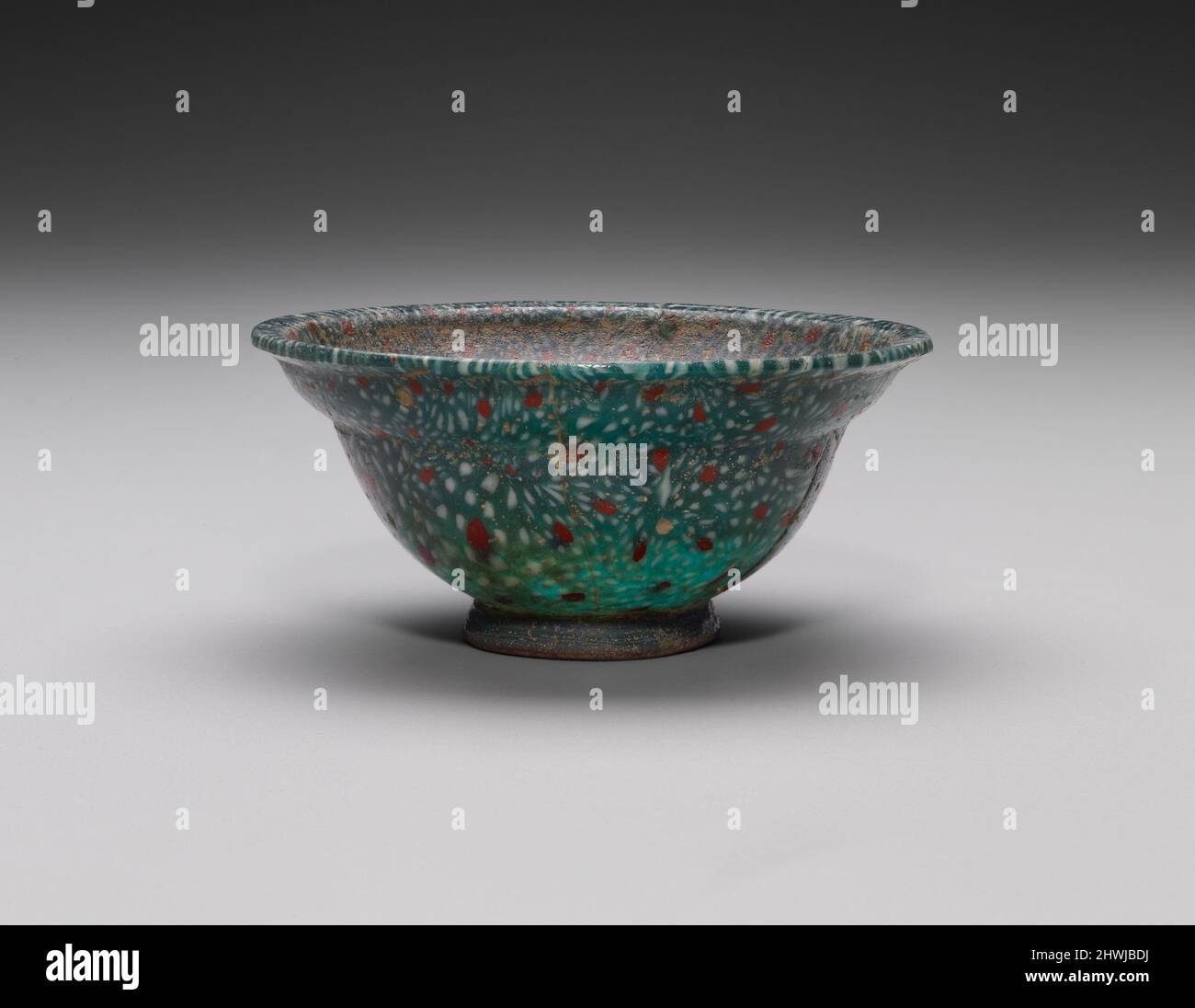 Carinated bowl hi-res stock photography and images - Alamy