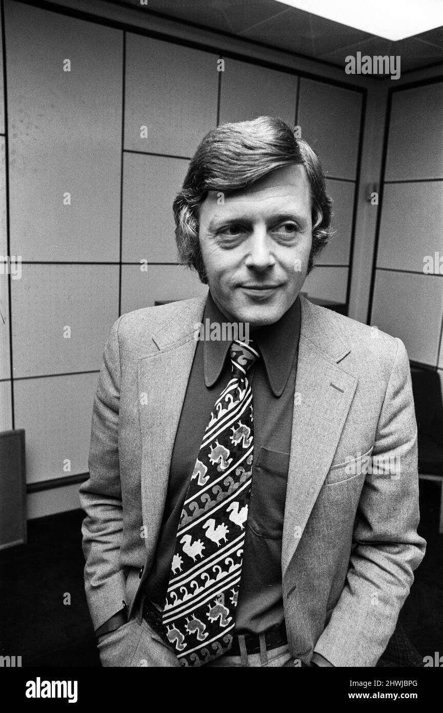 Tv presenter michael aspel hi-res stock photography and images - Alamy