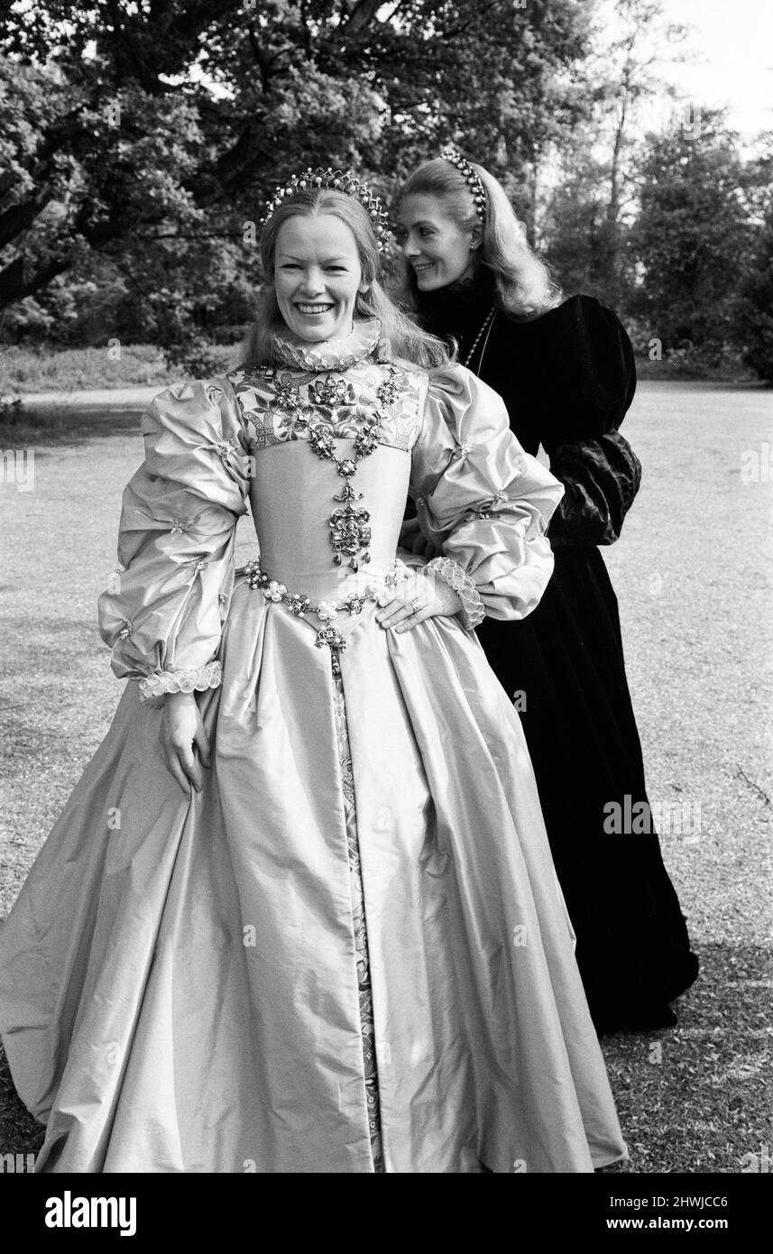 Filming 'Mary, Queen of Scots' began at Shepperton Studios. Glenda ...