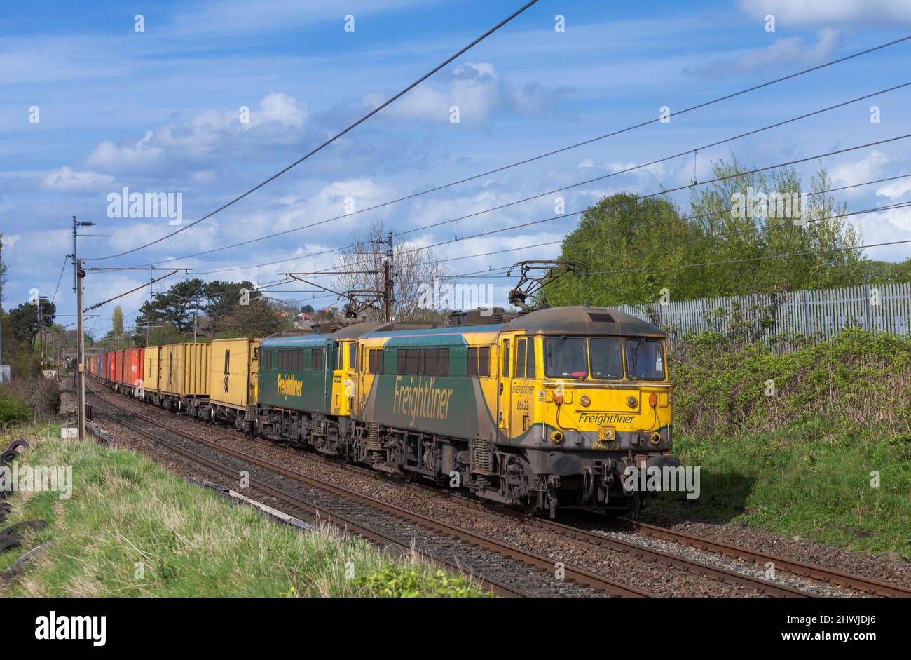2 Freightliner class 86 electric locomotives 86622 + 86607 with an ...