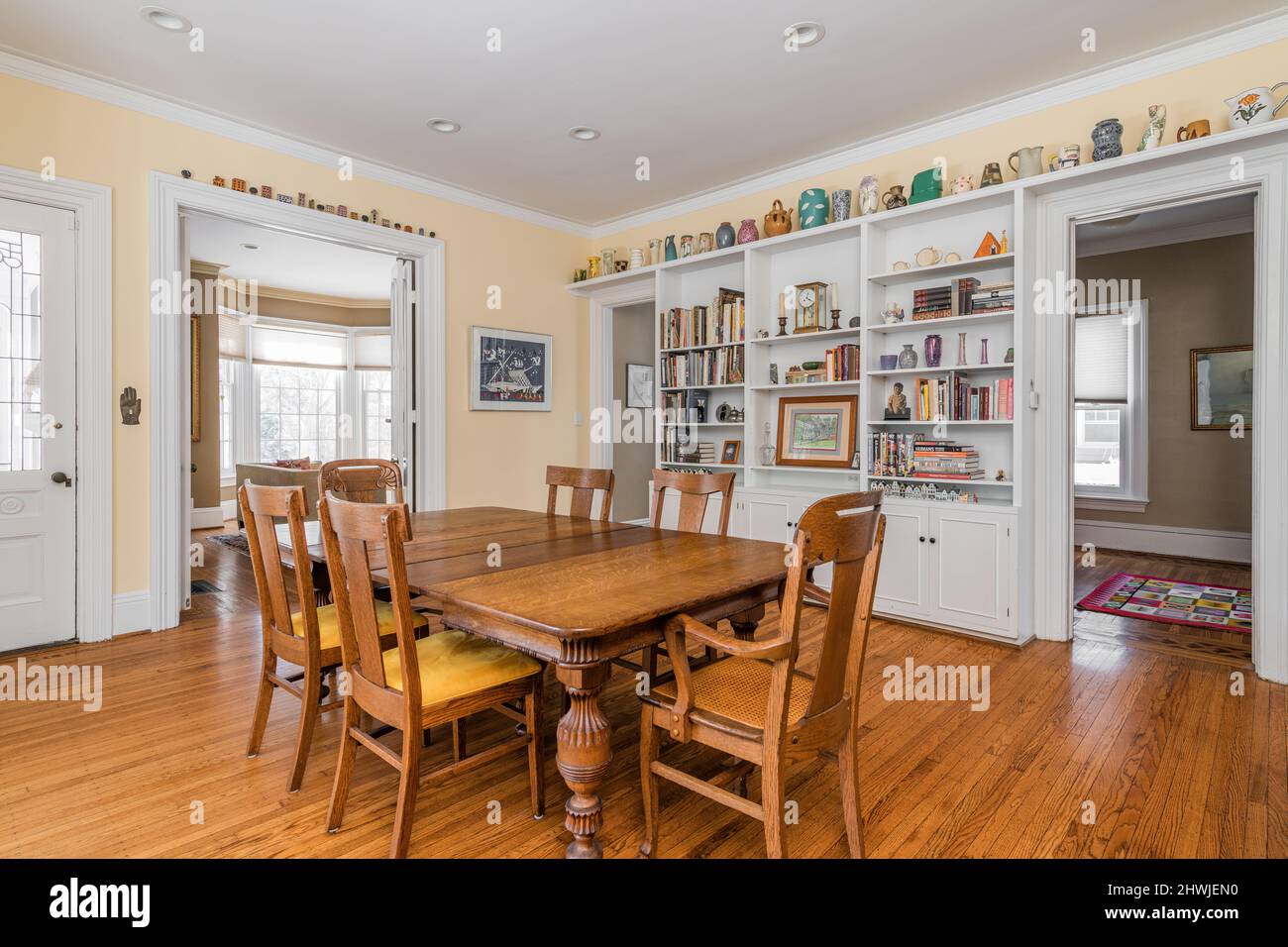 Residential table hi-res stock photography and images - Alamy