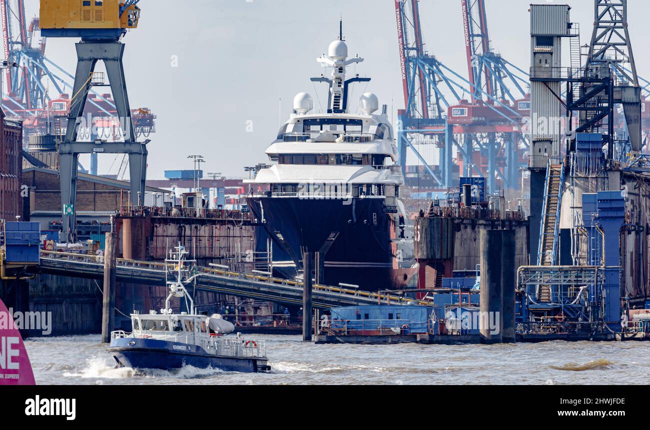 Hamburg, Germany. 06th Mar, 2022. The mega-yacht "Solandge" lies in a ...