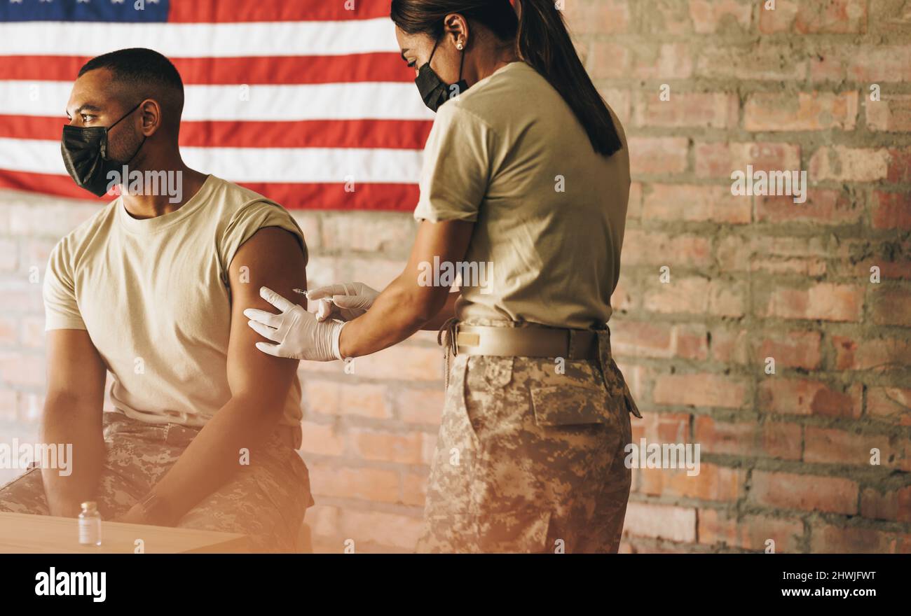 Army nurse hi-res stock photography and images - Alamy