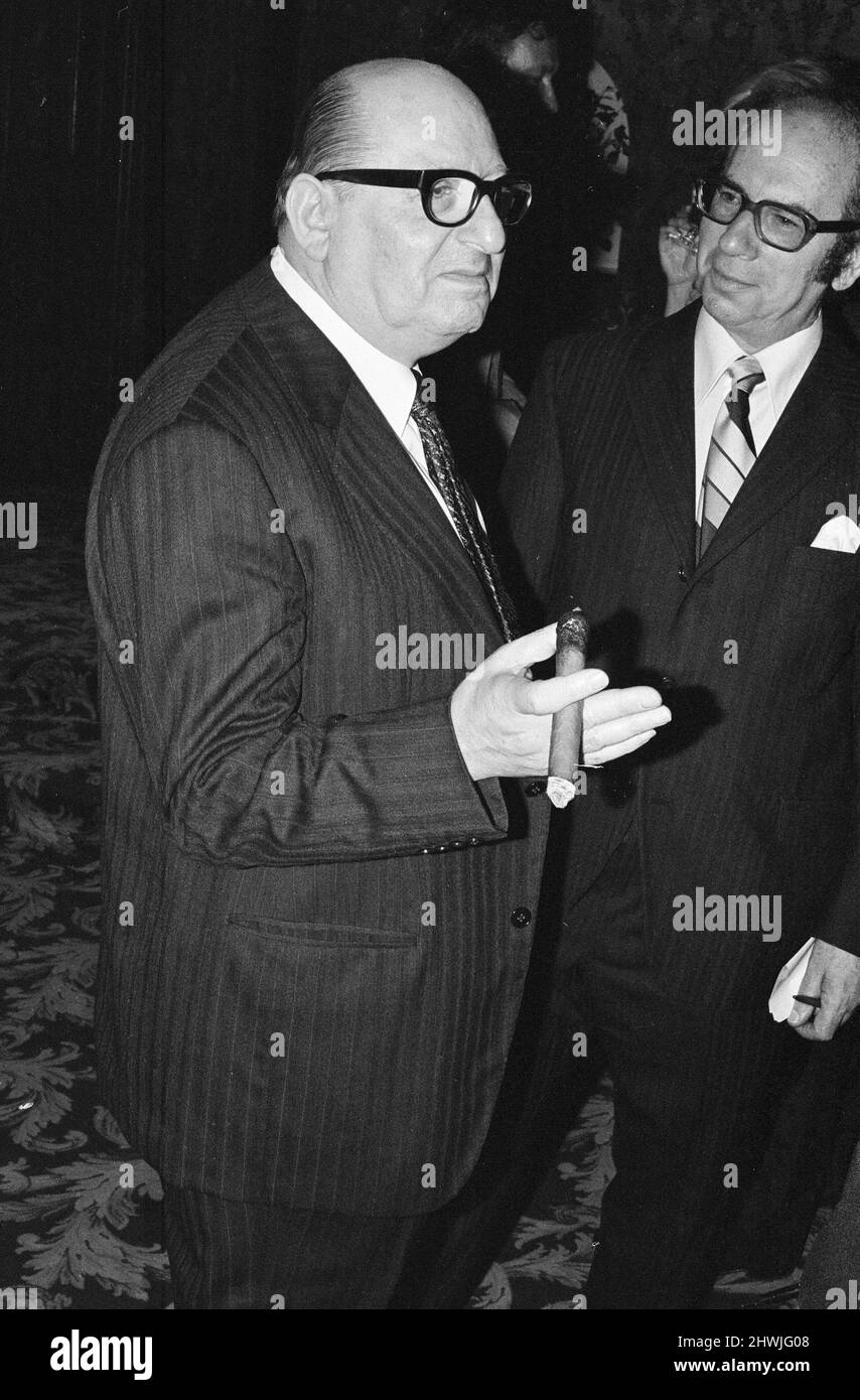 Tiller girls hi-res stock photography and images - Alamy