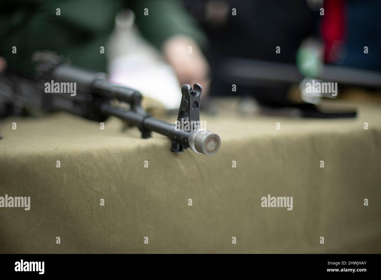 Russian weapons. Schoolchildren are preparing for war. Details of ...