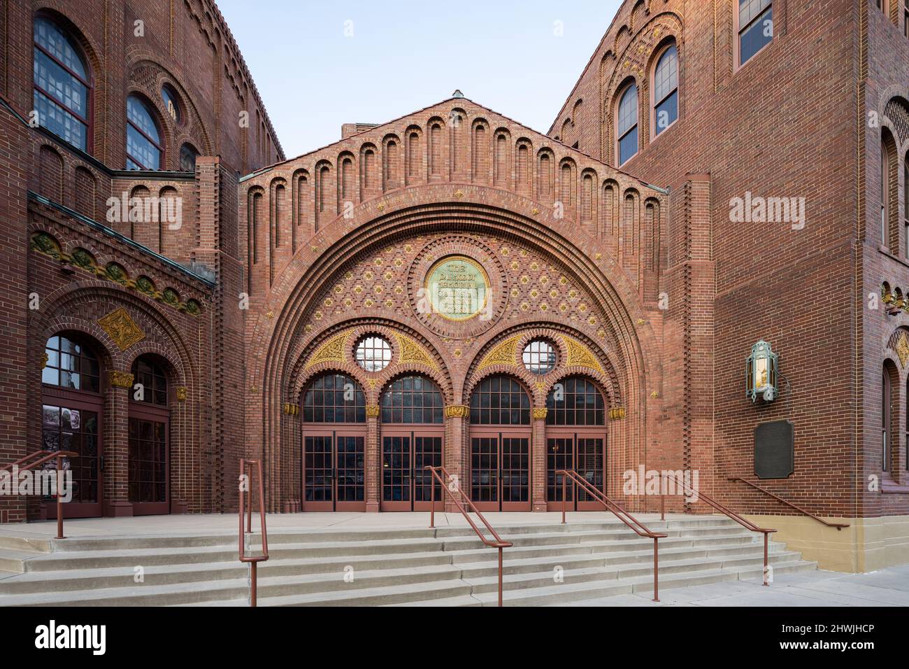 Moody Church in the Old Town neighborhood Stock Photo - Alamy
