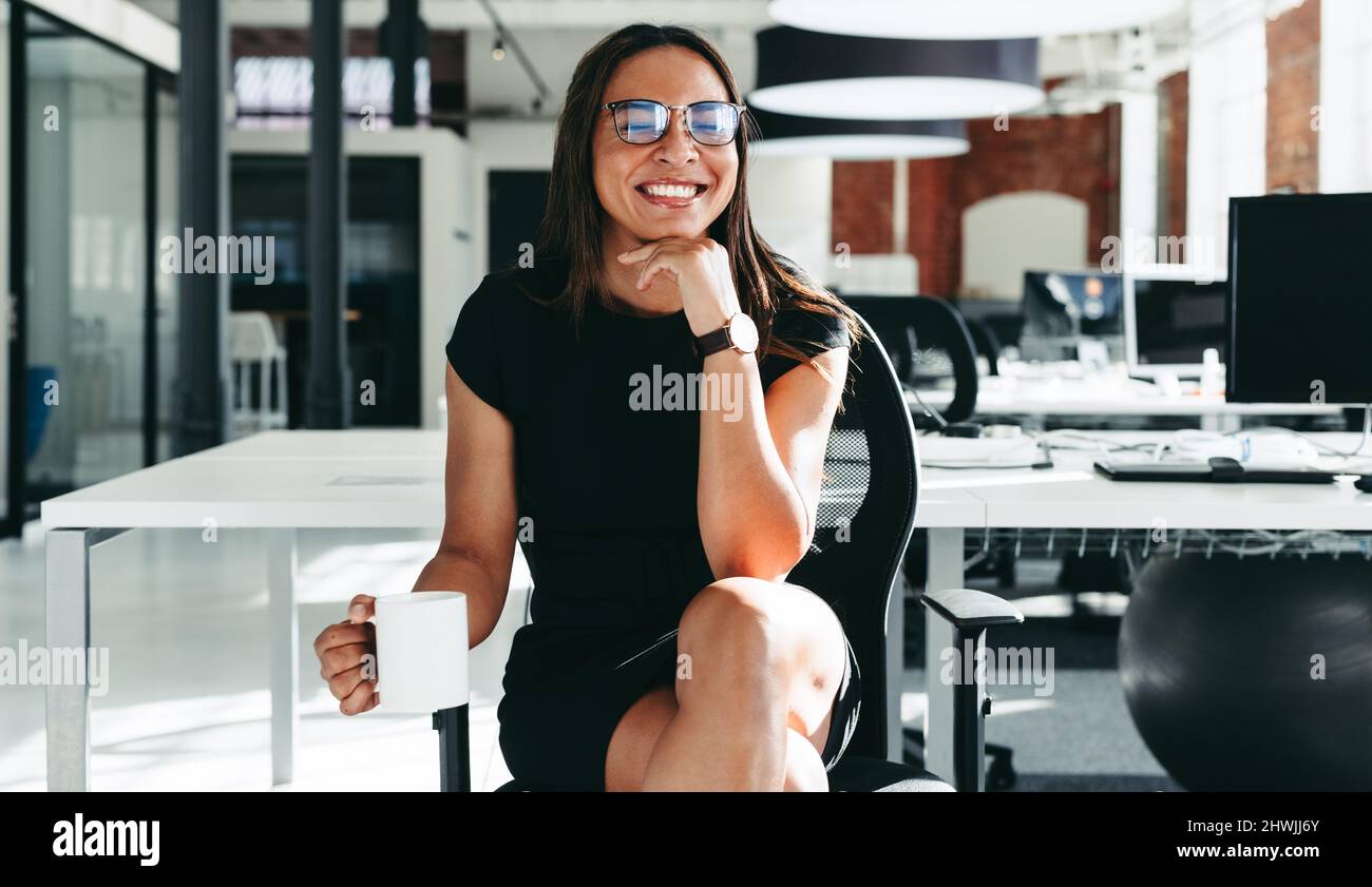 Office laughter hi-res stock photography and images - Alamy