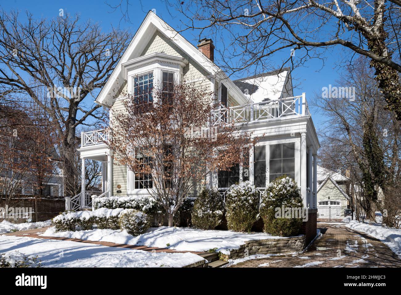 Suburban windows hi-res stock photography and images - Alamy