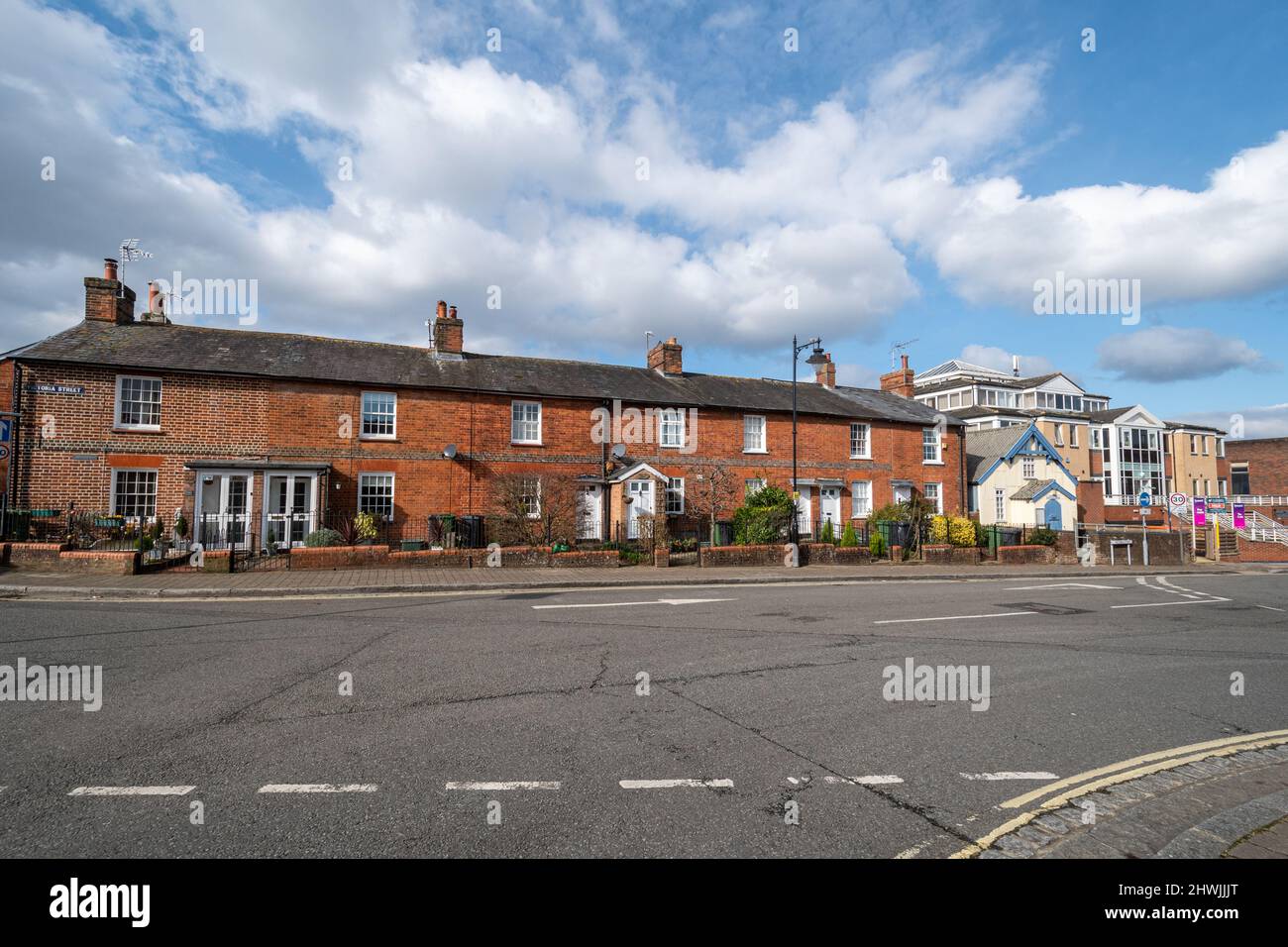 Row of terraced houses hi-res stock photography and images - Alamy