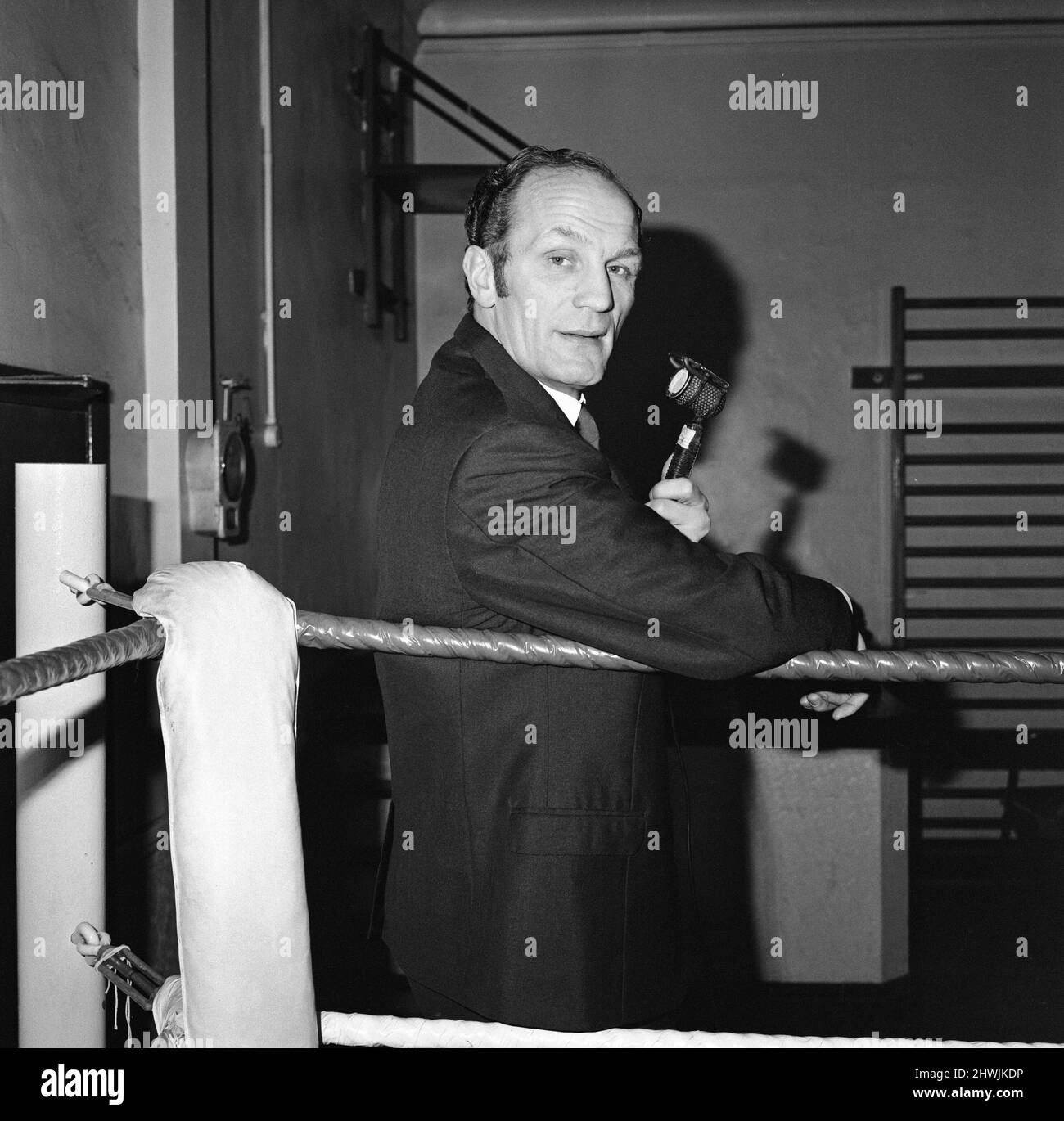 Henry cooper 1971 hi-res stock photography and images - Alamy