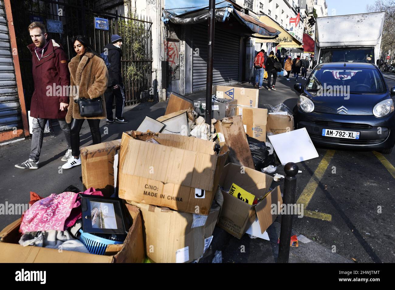 Saccage paris hi-res stock photography and images - Alamy