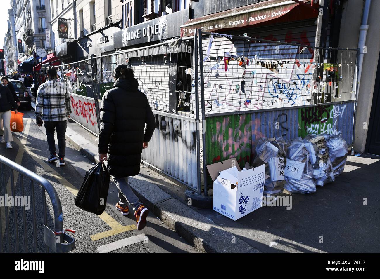 Saccage Paris - Paris 18ème - France Stock Photo - Alamy