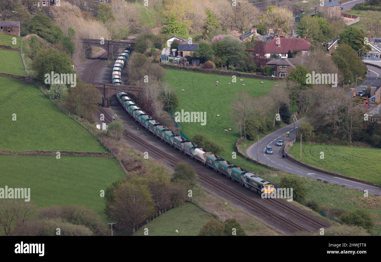 Freightliner low geared class 66/6 diesel locomotive 66619 passing ...