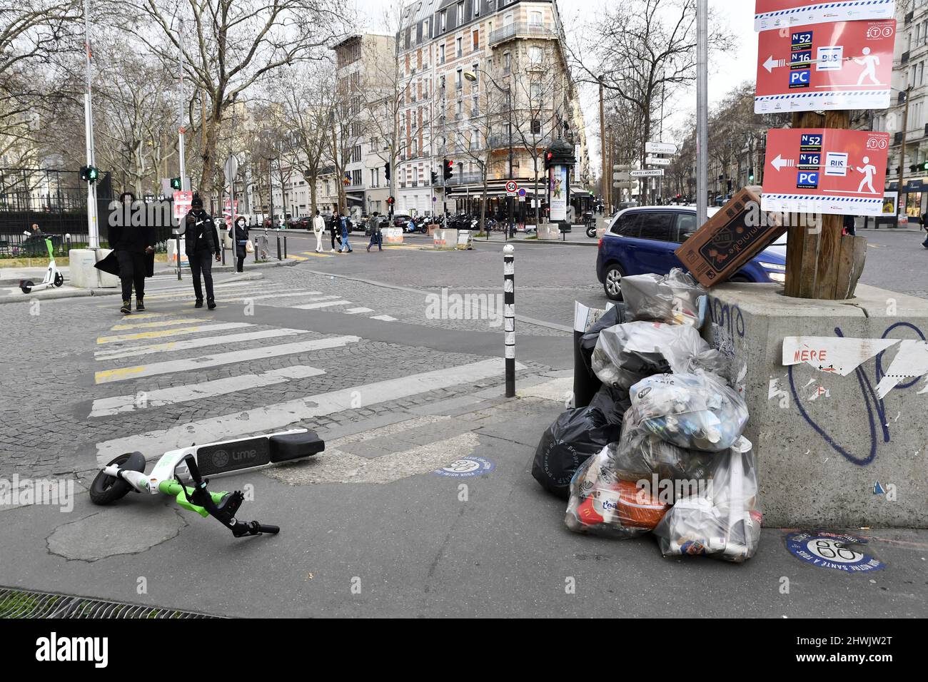 Saccage paris hi-res stock photography and images - Alamy