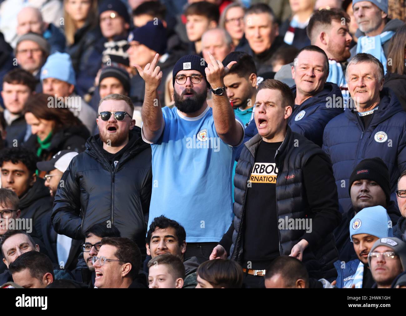 English premier league derby hi-res stock photography and images - Alamy