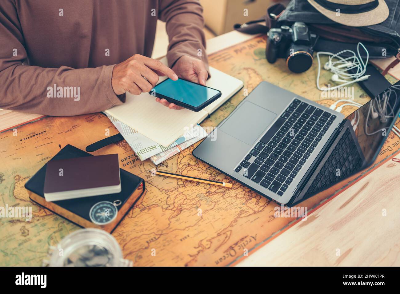 Planning a trip laptop map hi-res stock photography and images - Alamy
