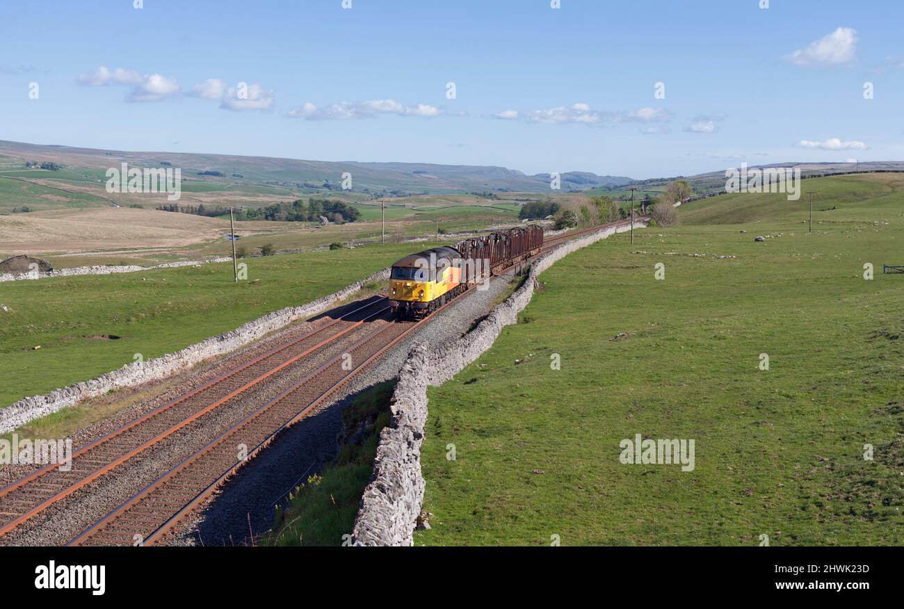 Colas Rail freight class 56 diesel locomotive 56094 passing Ribblehead ...