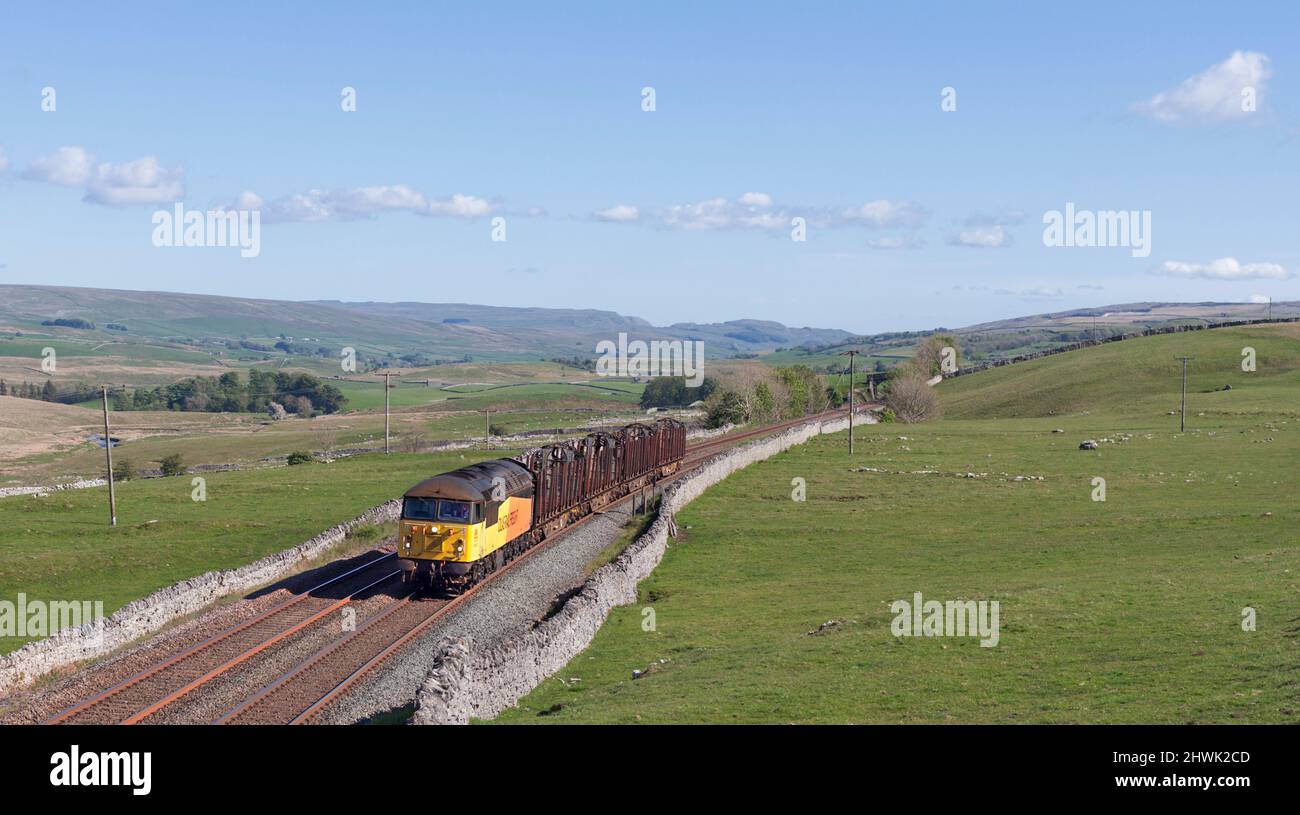 Colas Rail freight class 56 diesel locomotive 56094 passing Ribblehead ...