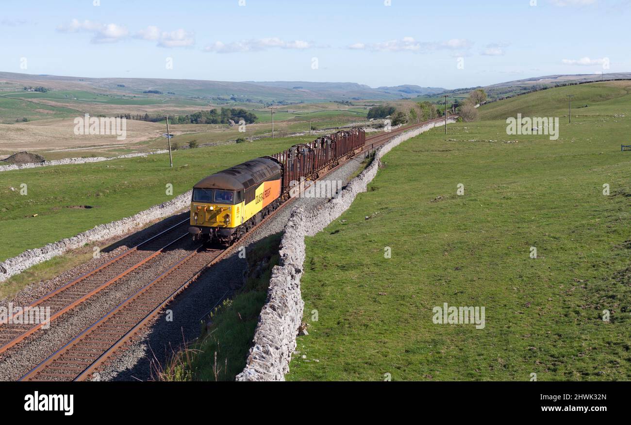 Colas Rail freight class 56 diesel locomotive 56094 passing Ribblehead ...