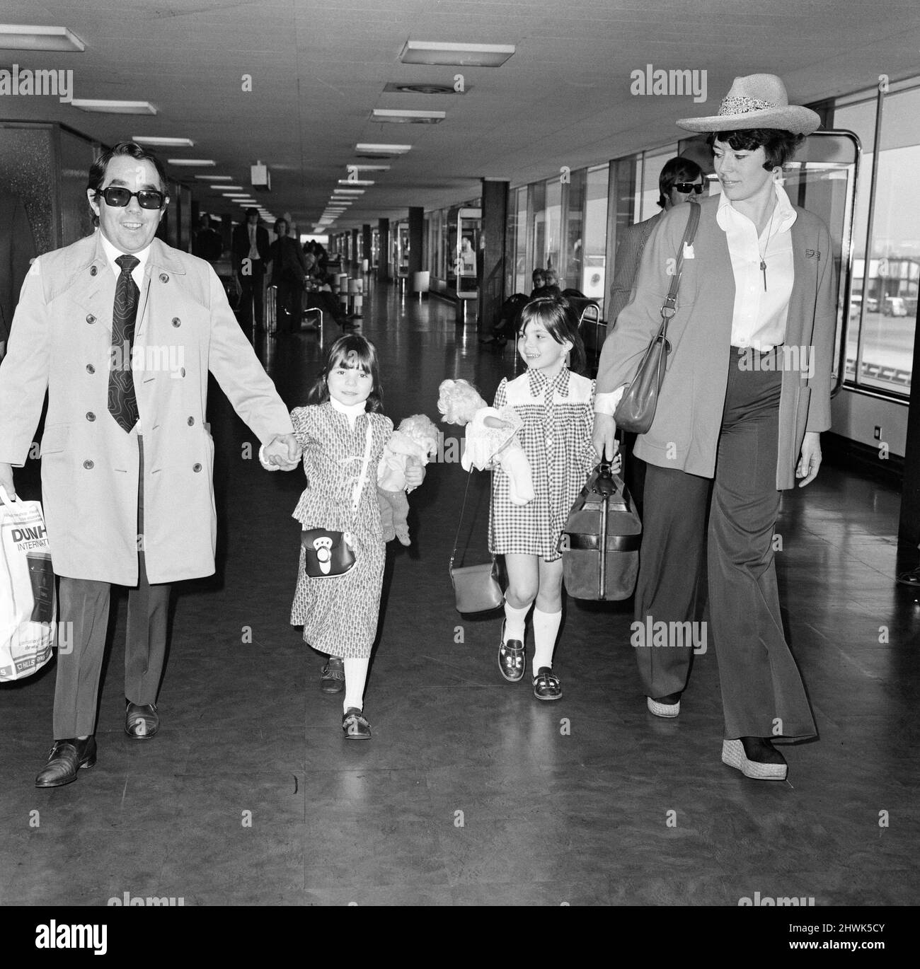 The departure of Ronnie Corbett and his wife Anne with daughters Sophie ...