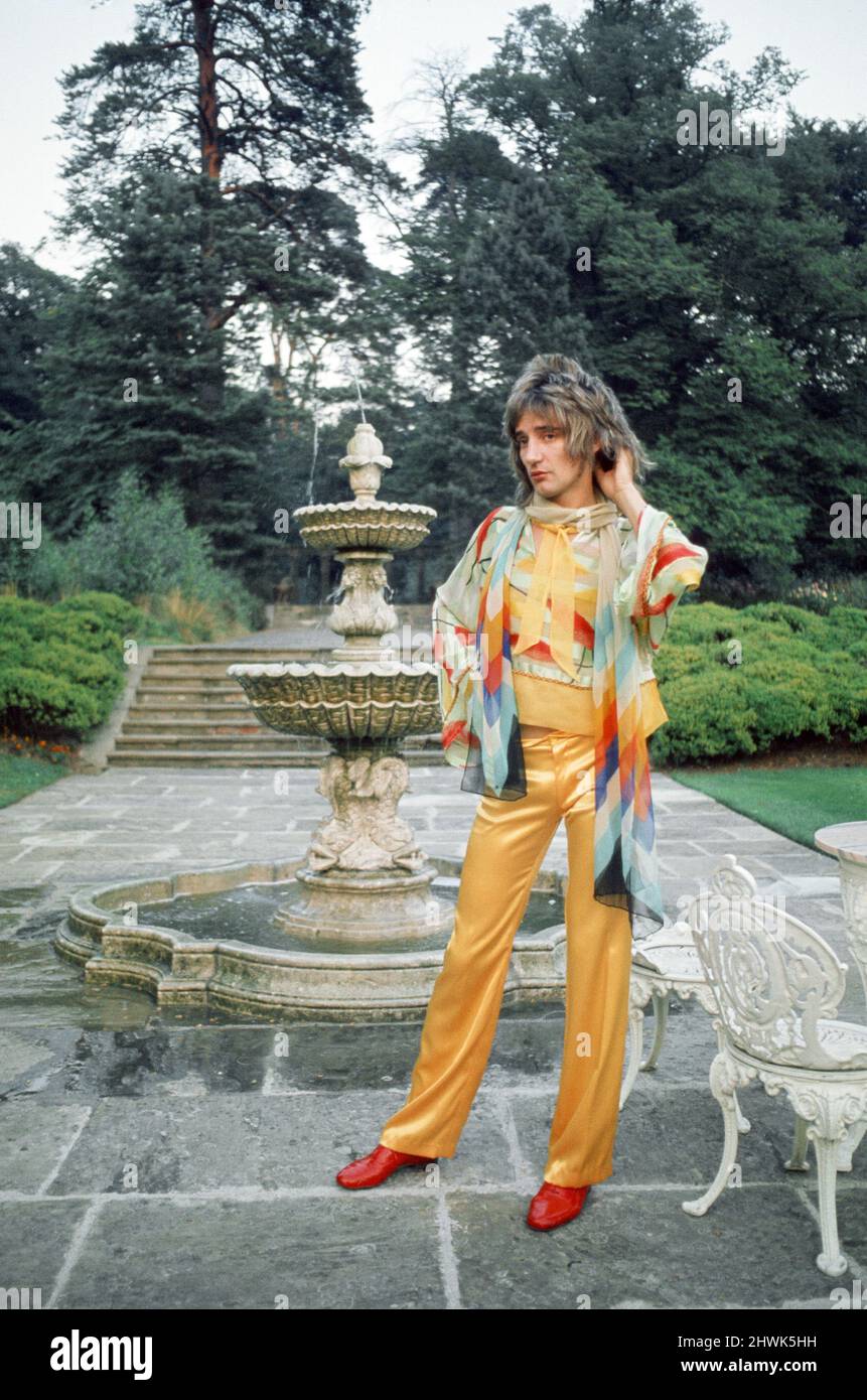 Rod stewart singer 1973 hi-res stock photography and images - Alamy